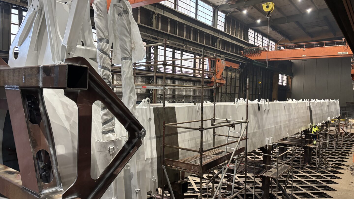 The mast is being welded - The Oceanbird